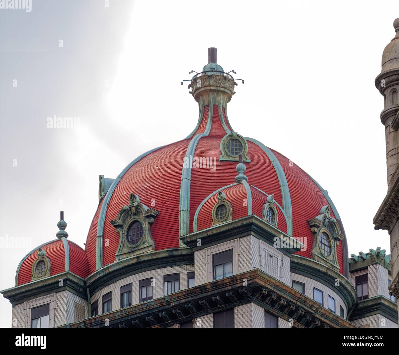 Pittsburgh Downtown: Red-domed apartment high-rise Midtown Towers was ...