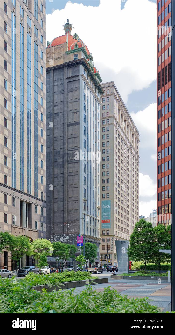 Pittsburgh Downtown: Red-domed apartment high-rise Midtown Towers was ...