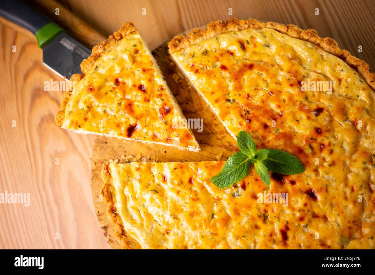 The flaó is a pastry made with flour paste filled with cottage cheese ...