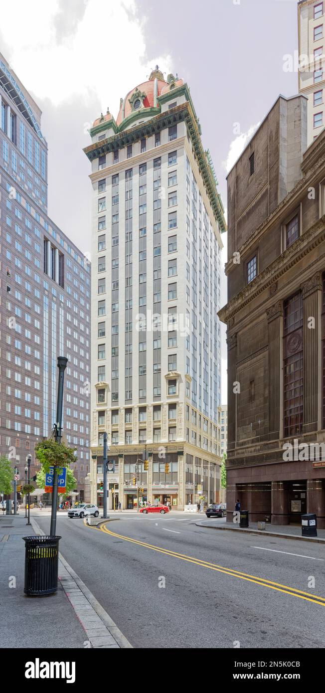 Pittsburgh Downtown: Red-domed apartment high-rise Midtown Towers was ...