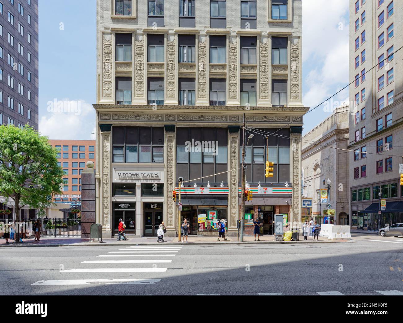 Pittsburgh Downtown: Red-domed apartment high-rise Midtown Towers was ...
