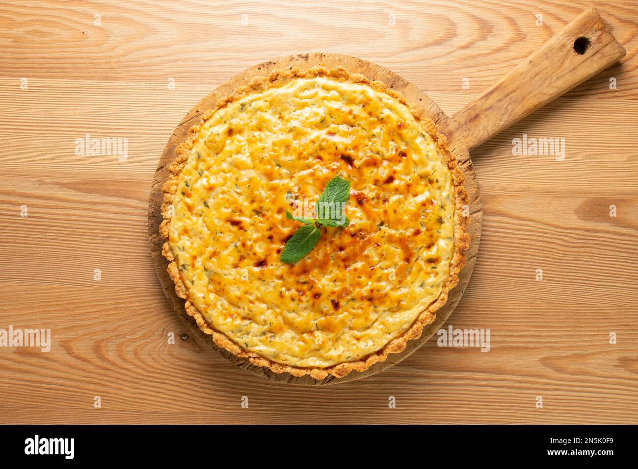 The flaó is a pastry made with flour paste filled with cottage cheese ...