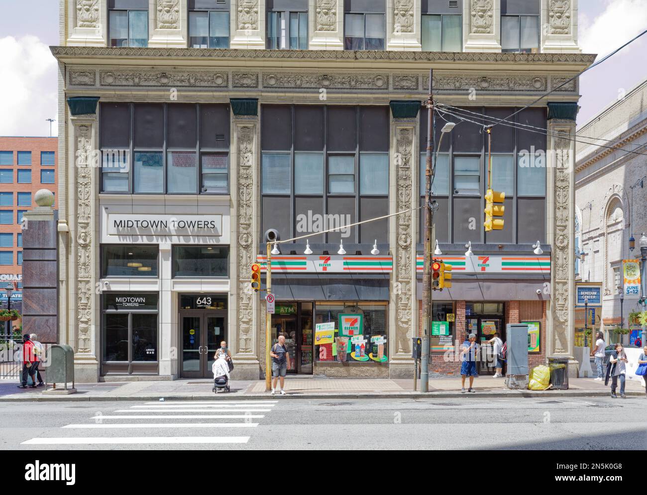 Pittsburgh Downtown: Red-domed apartment high-rise Midtown Towers was ...