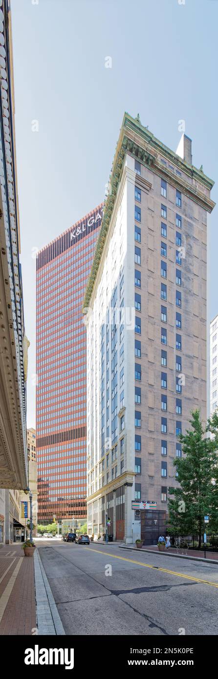 Pittsburgh Downtown: Red-domed apartment high-rise Midtown Towers was ...