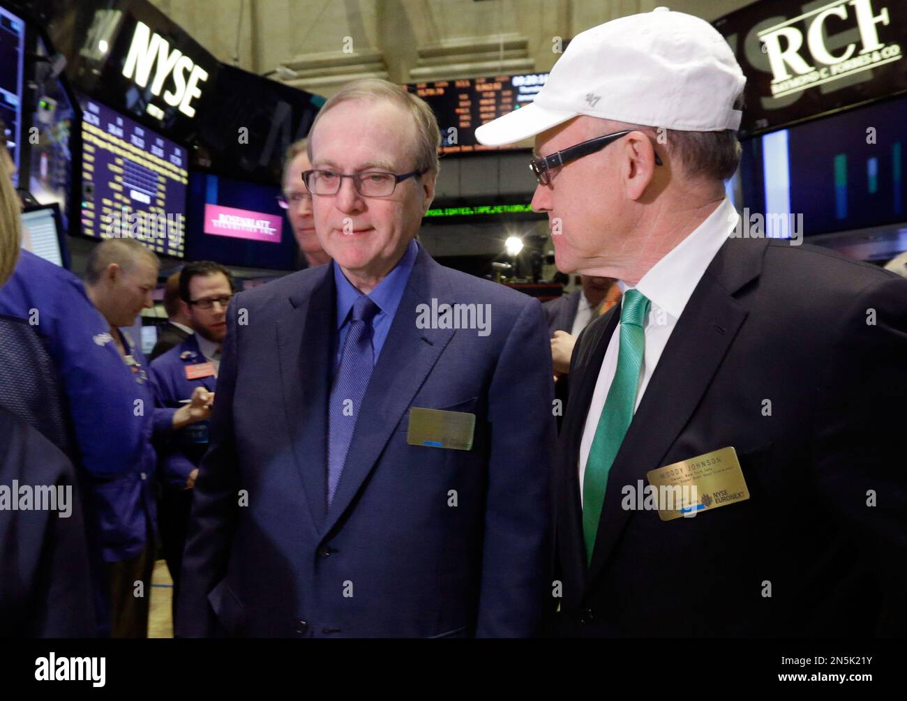 Seattle Seahawks owner Paul Allen, left, and New York Jets owner Woody ...