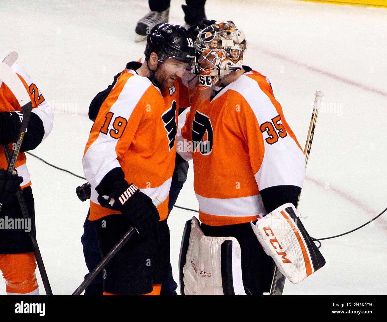 Philadelphia Flyers' Scott Hartnell, left, who had two goals ...