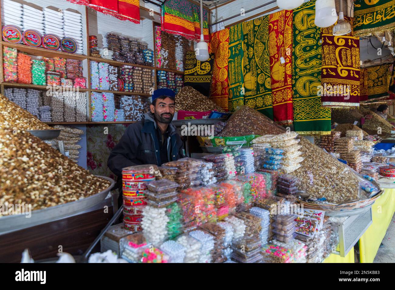 Pakistani handicrafts hi-res stock photography and images - Alamy