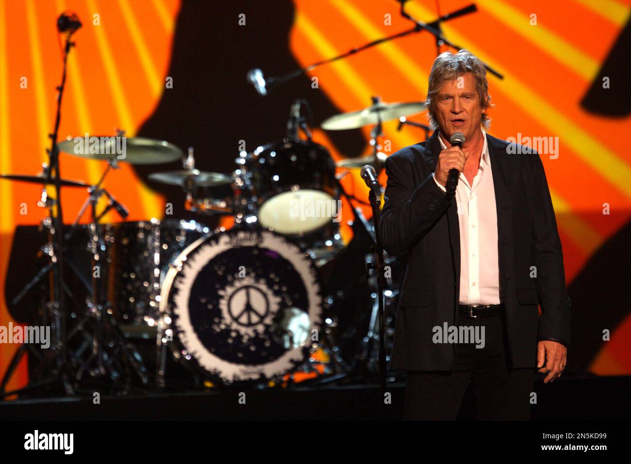 Jeff Bridges introduces Ringo Starr at The Night that Changed America ...