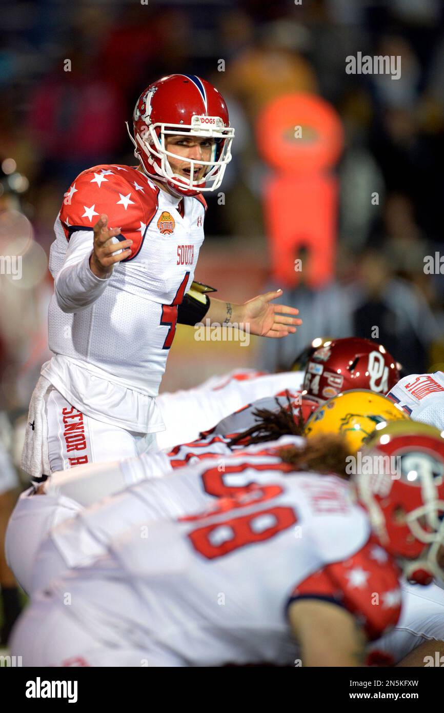 South quarterback Derek Carr (4) of Fresno State calls an audible play ...