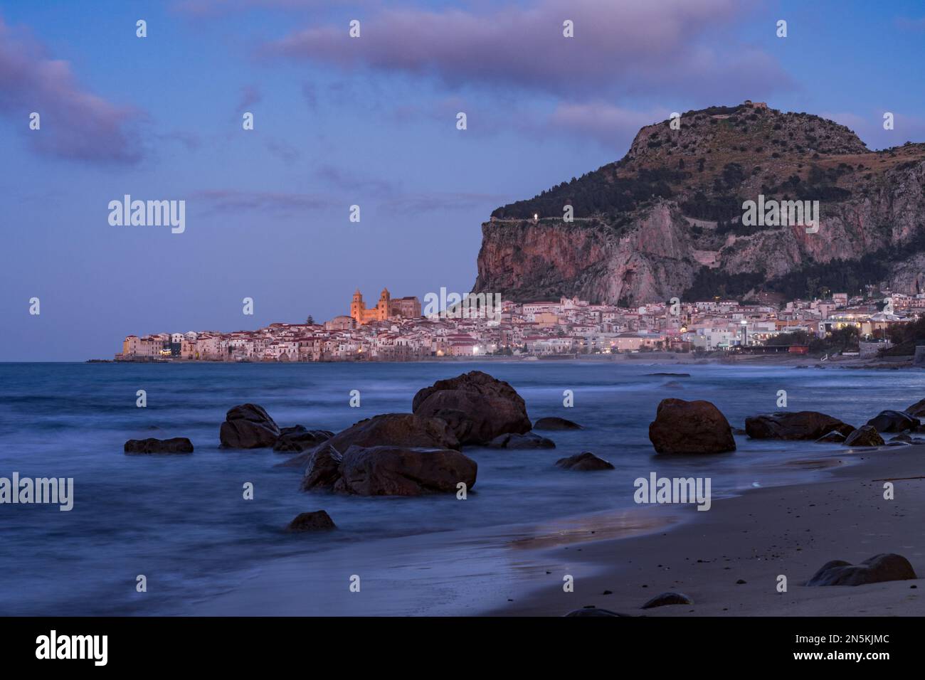 Cefalu sunset beach hi-res stock photography and images - Alamy