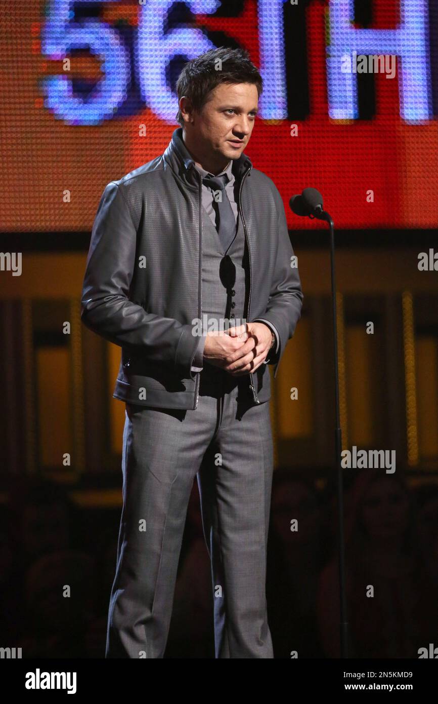 Jeremy Renner introduces a performance by Willie Nelson, Kris ...