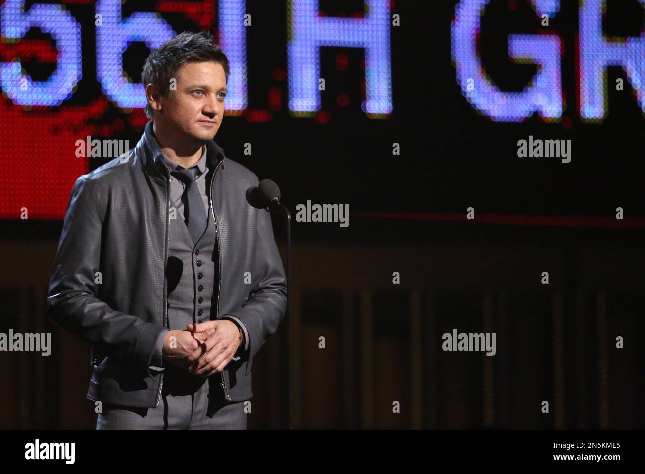Jeremy Renner introduces a performance by Willie Nelson, Kris ...