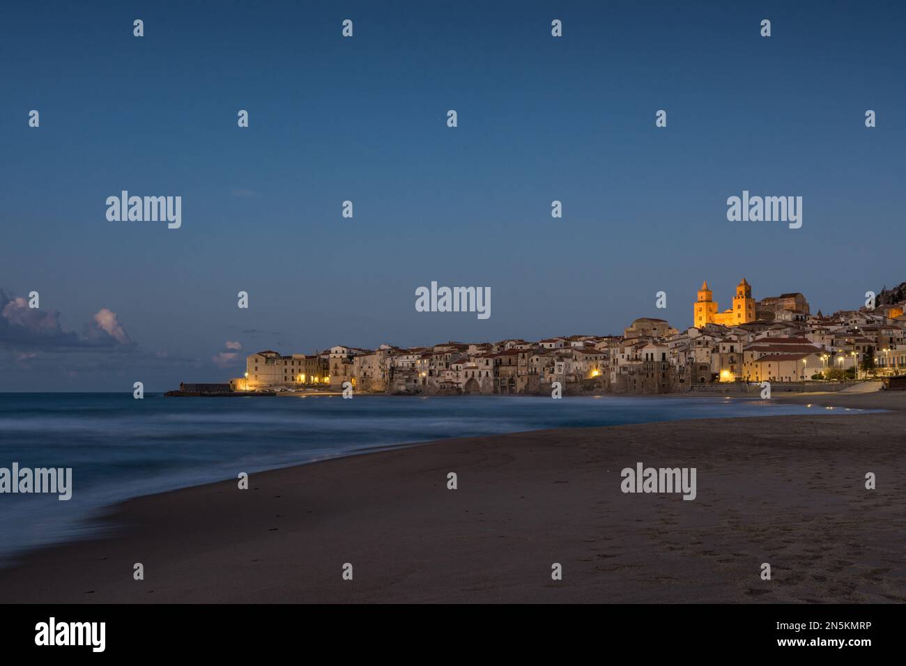 Cefalu sunset beach hi-res stock photography and images - Alamy