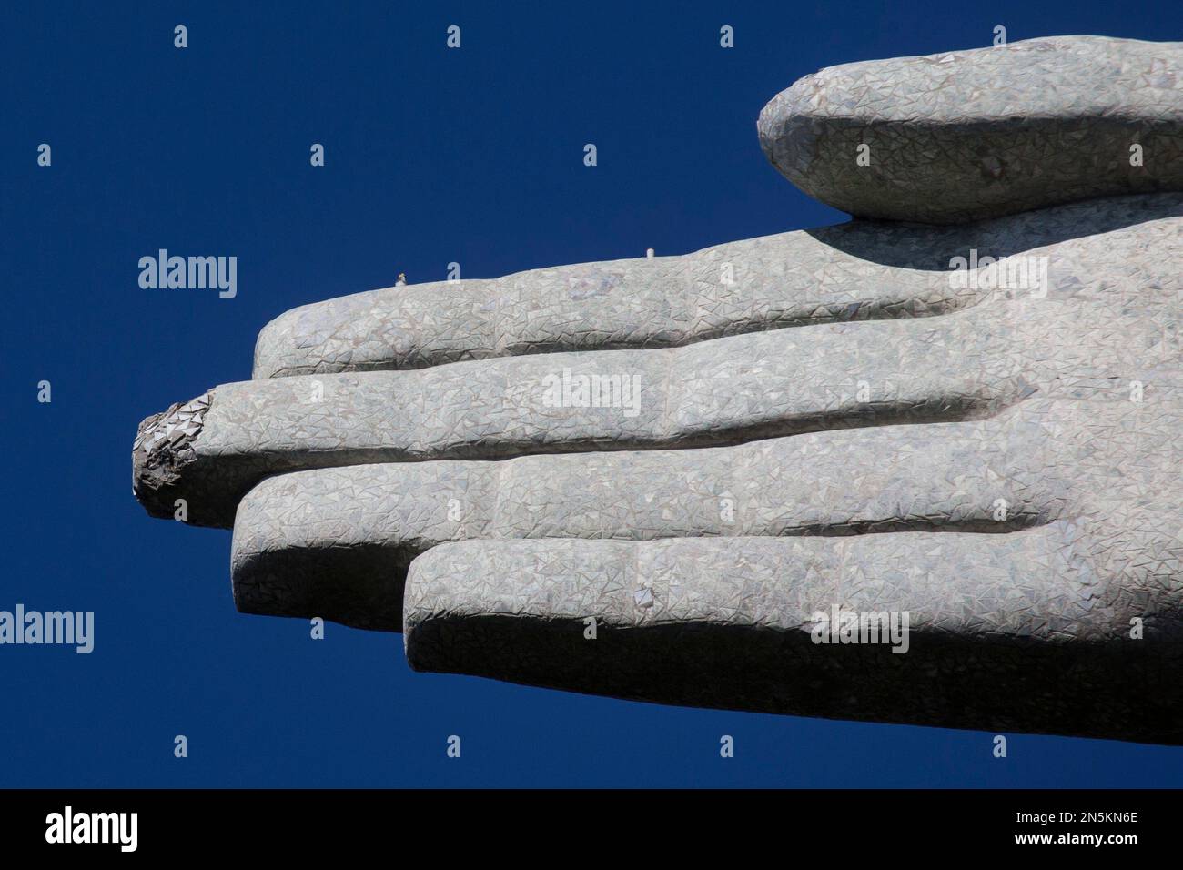 This Tuesday, Jan. 21, 2014 photo shows the chipped middle finger of ...