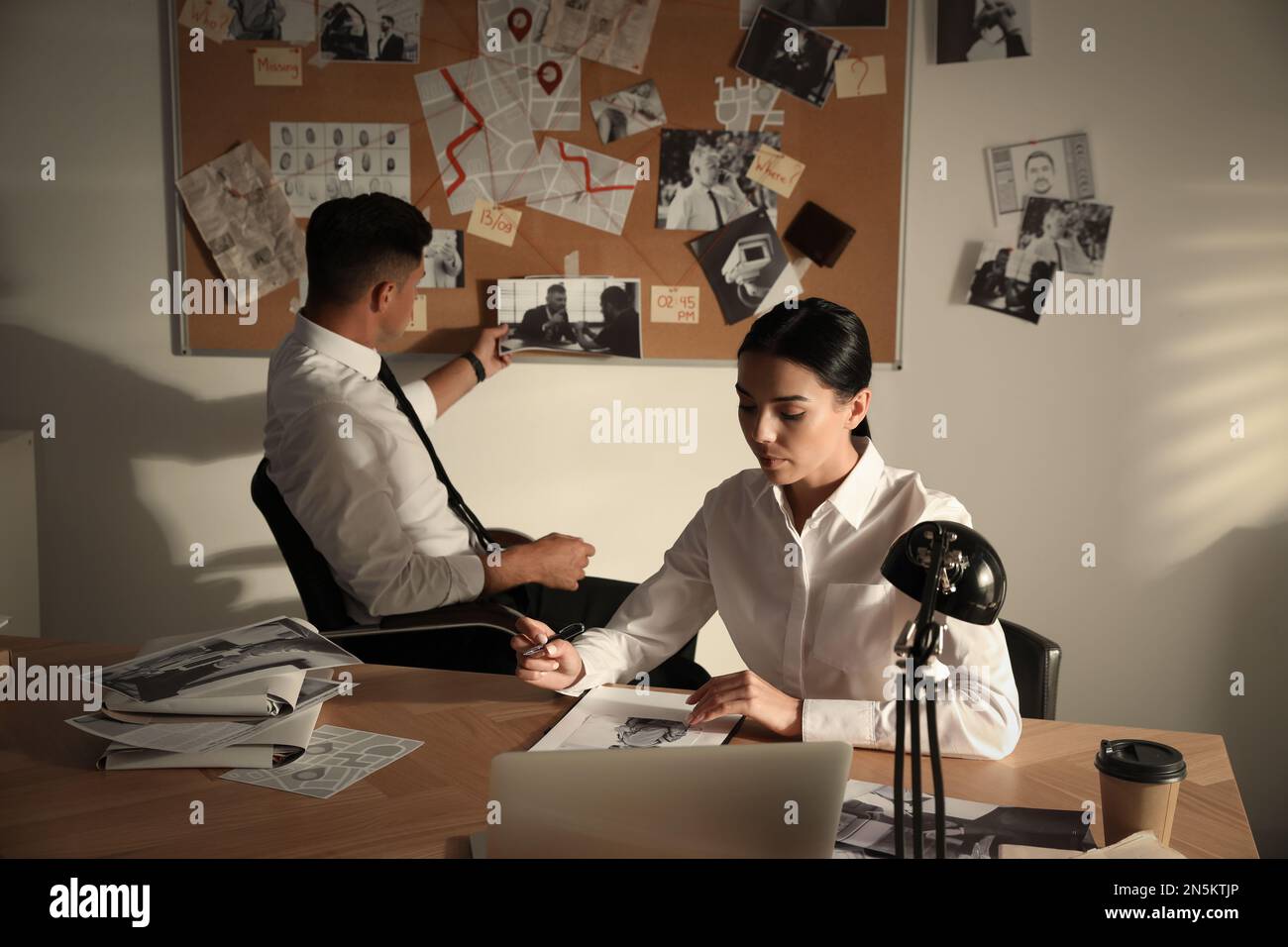 Detectives evidence photos hi-res stock photography and images - Alamy