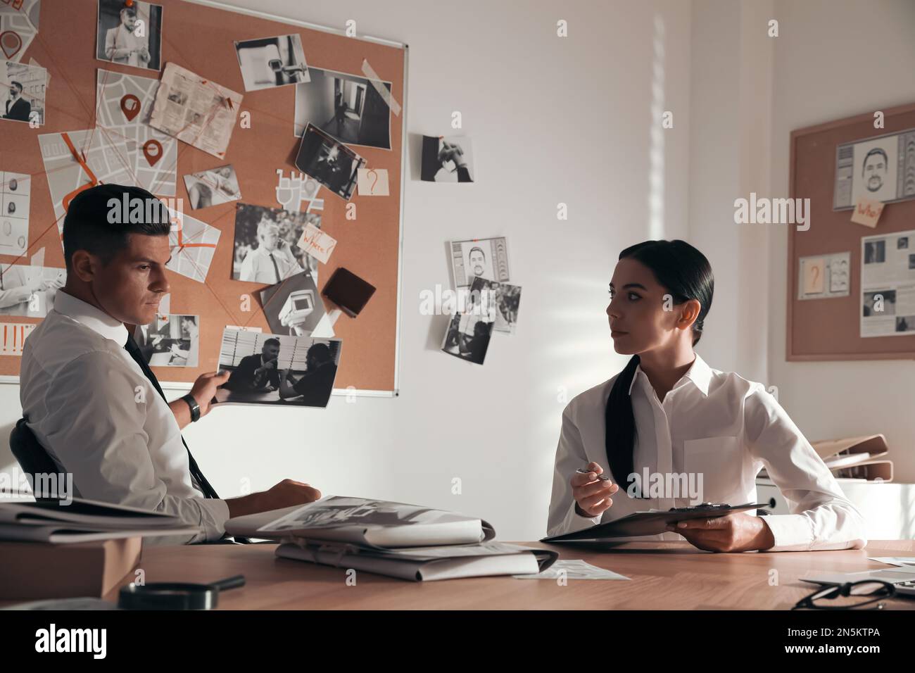 Detectives evidence photos hi-res stock photography and images - Alamy