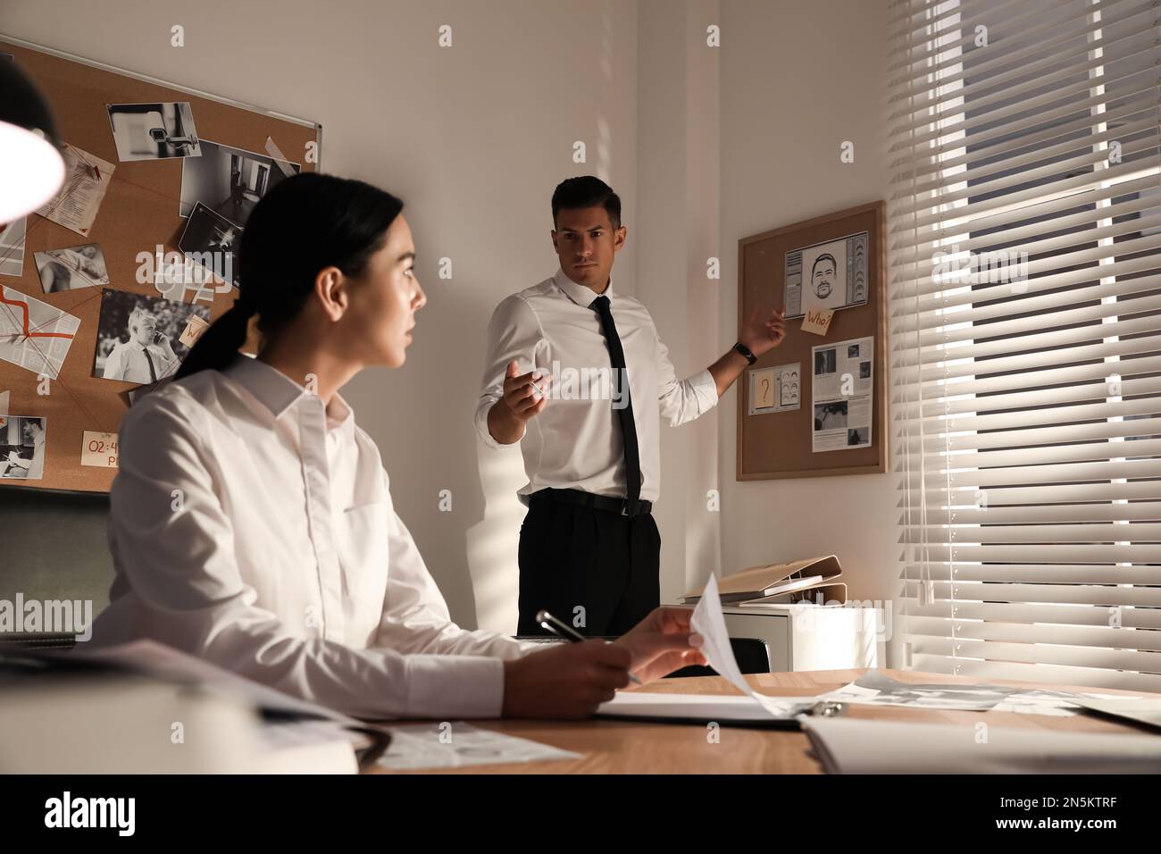 Detectives evidence photos hi-res stock photography and images - Alamy