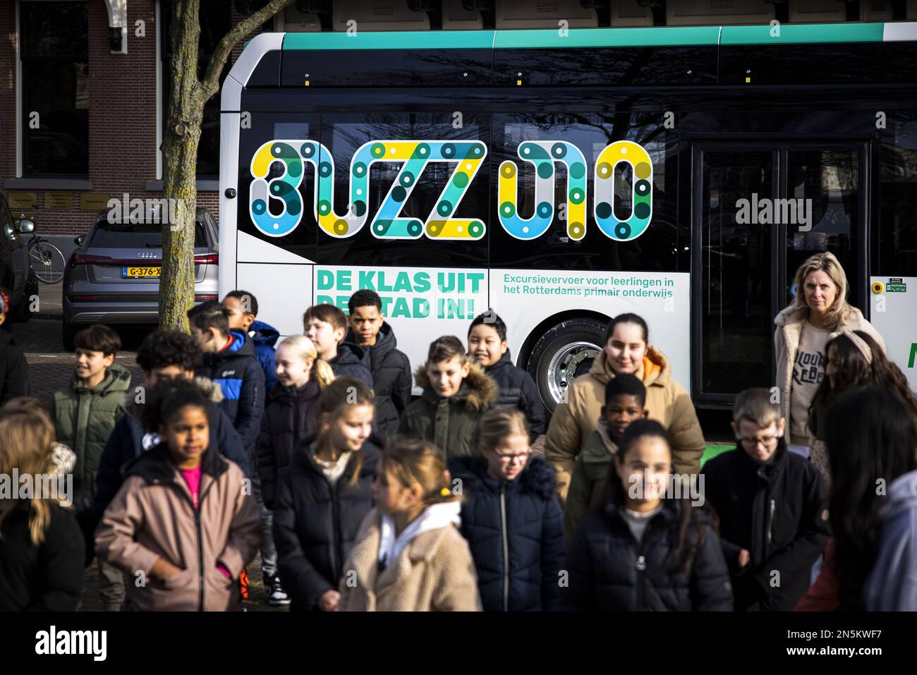 ROTTERDAM - Children of the Zalmplaatschool during the presentation of ...