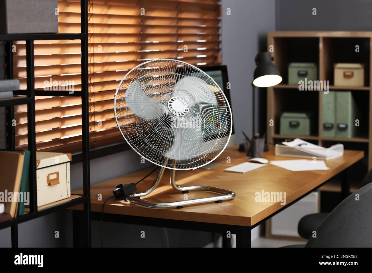 Electric table fan computer hi-res stock photography and images - Alamy