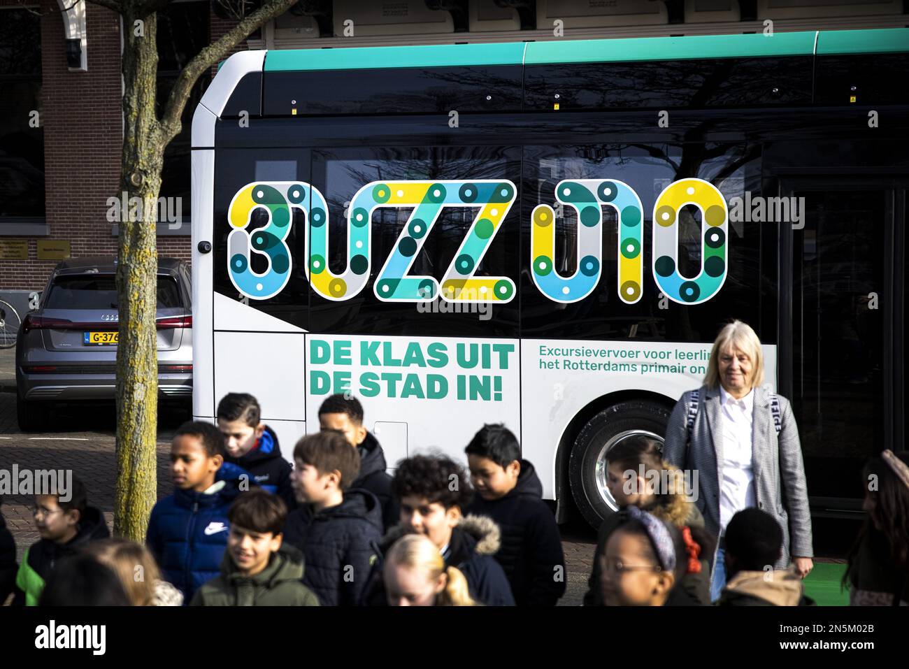 ROTTERDAM - Children of the Zalmplaatschool during the presentation of ...