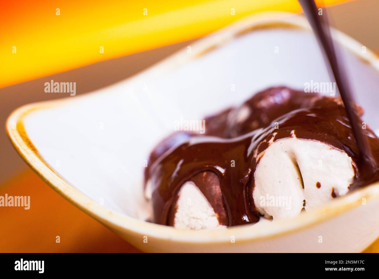 Artisanal vanilla flavored Italian ice cream Stock Photo - Alamy