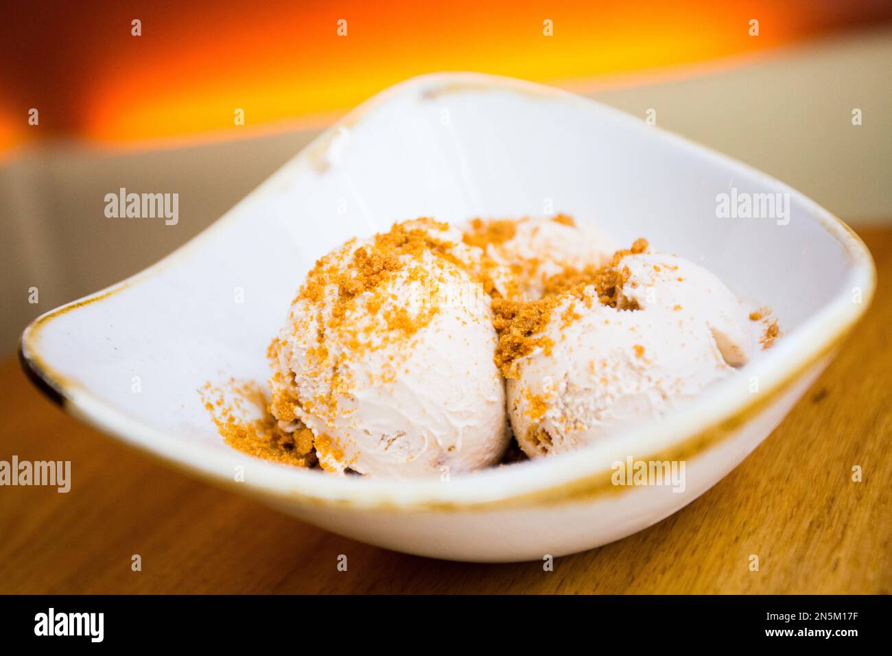 Artisanal vanilla flavored Italian ice cream Stock Photo - Alamy