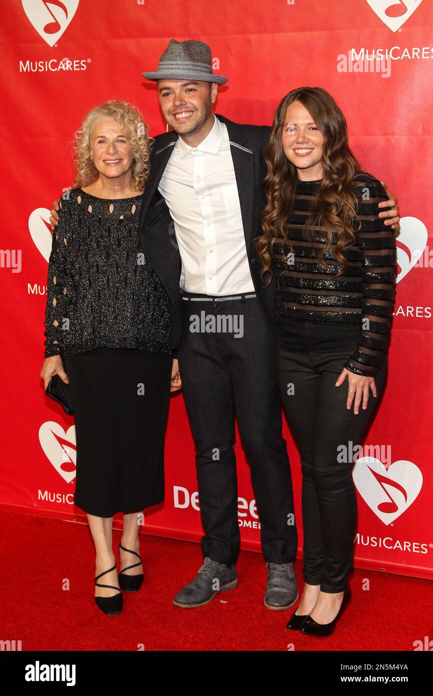 Singer Carole King, left, and musicians Jesse Huerta and Joy Huerta of ...