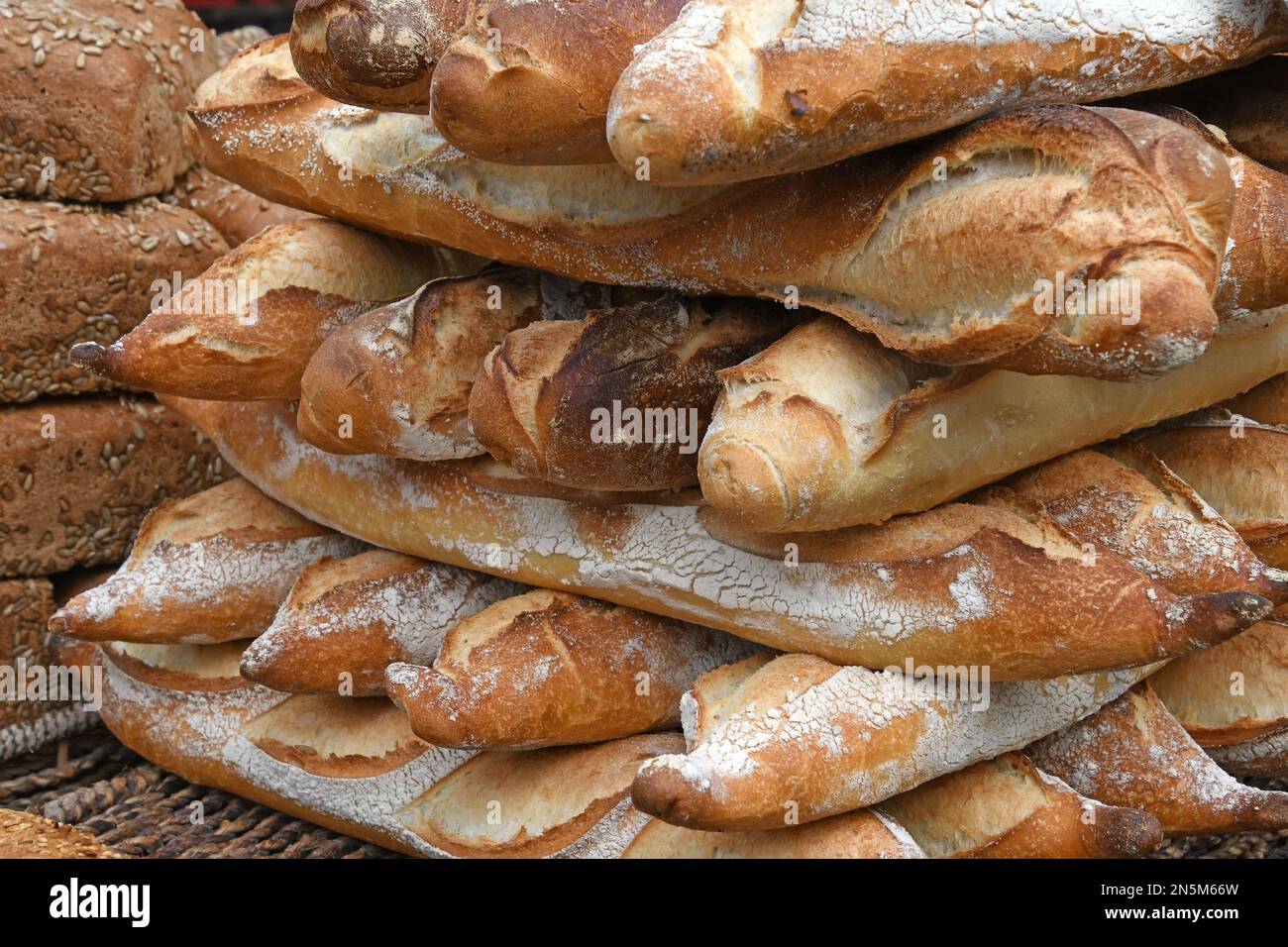 Crunchy baguette hi-res stock photography and images - Alamy