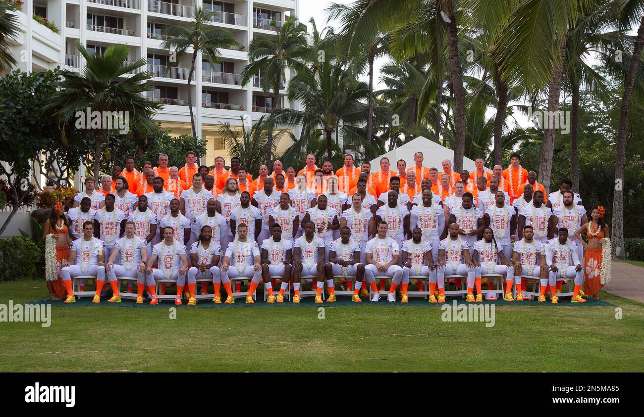 Pro Bowl football players of Team Rice Team pose for a team photo ...