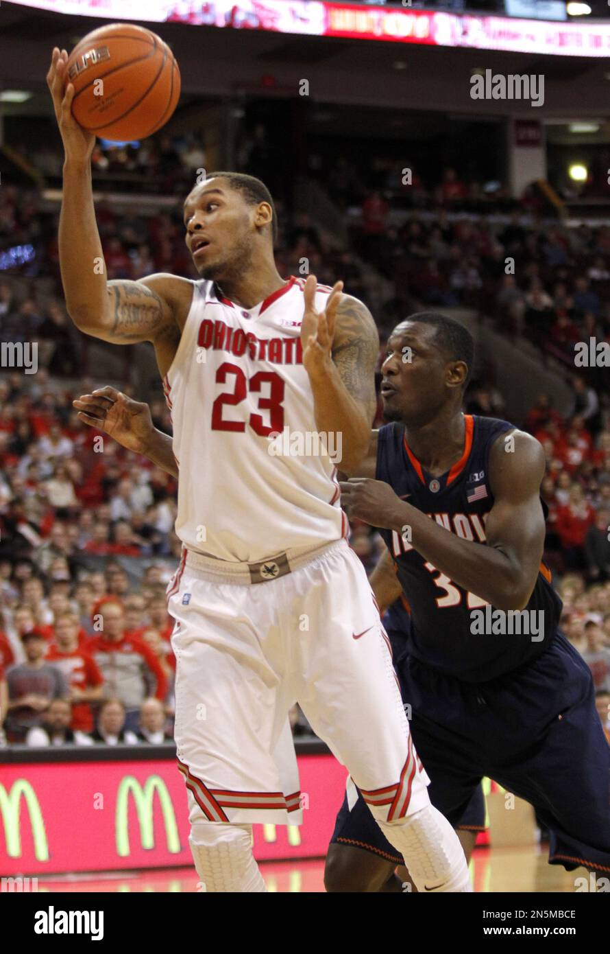 Ohio State's Amir Williams, left, grabs a pass in front of Illinois ...