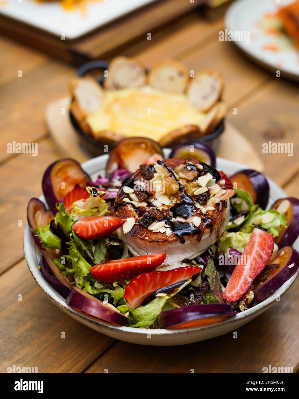 Gourmet goat cheese salad with balsamic vinaigrette Stock Photo - Alamy