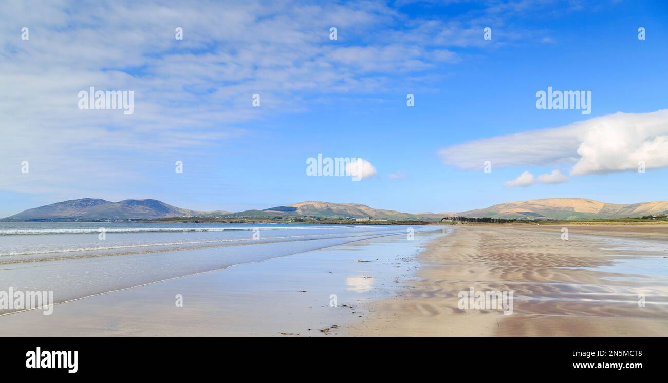 Holidays in the South of Ireland, Reenroo Beach Stock Photo - Alamy