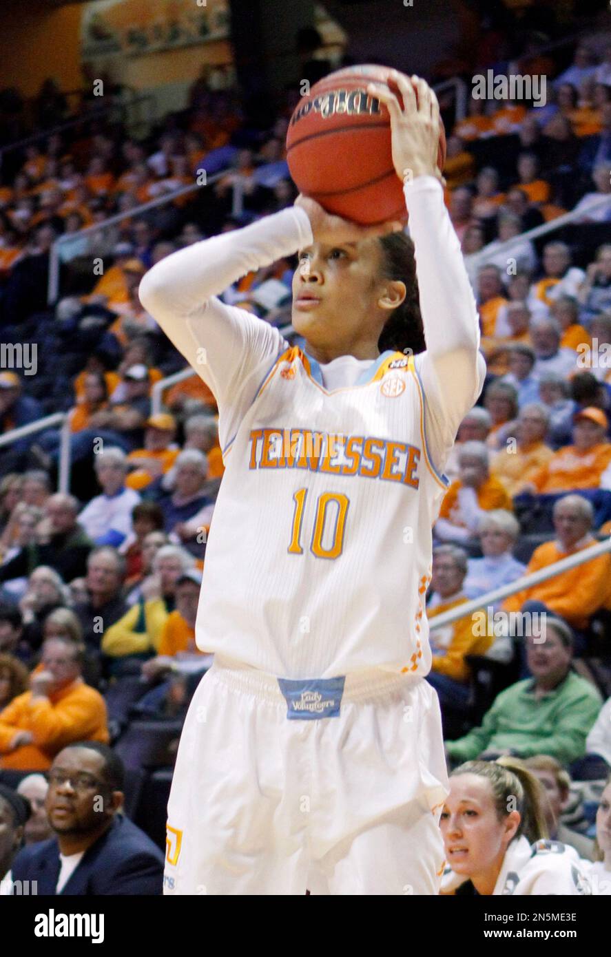 Tennessee guard Meighan Simmons (10) shoots in the first half of an ...