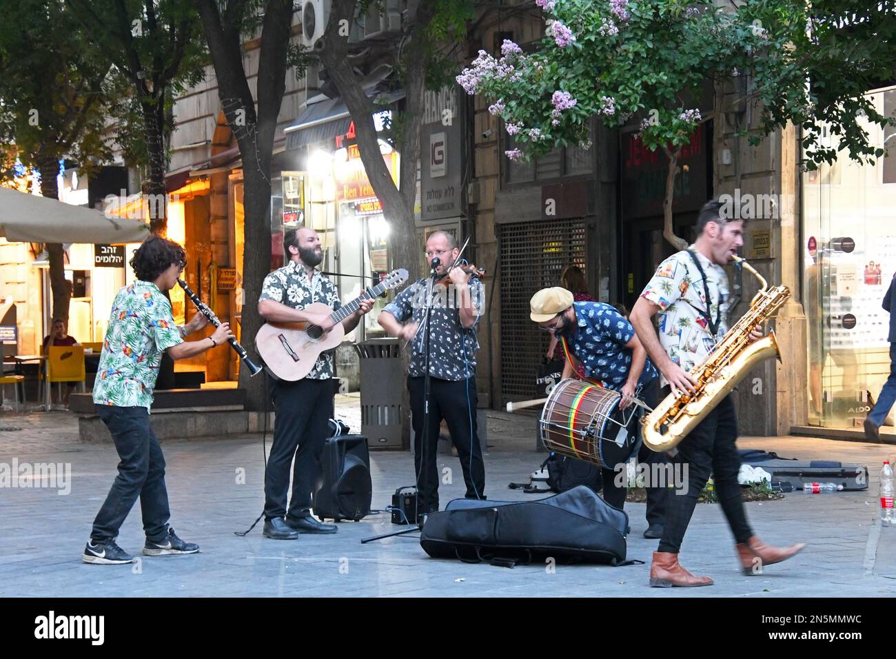 Jerusalem street music hi-res stock photography and images - Alamy