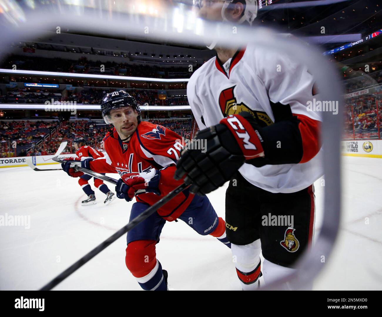 Washington Capitals right wing Troy Brouwer (20) prepares to check ...