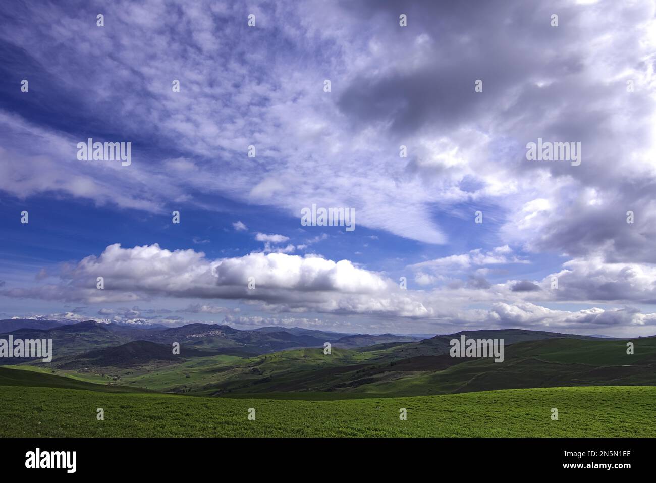The hilly landscape hi-res stock photography and images - Alamy