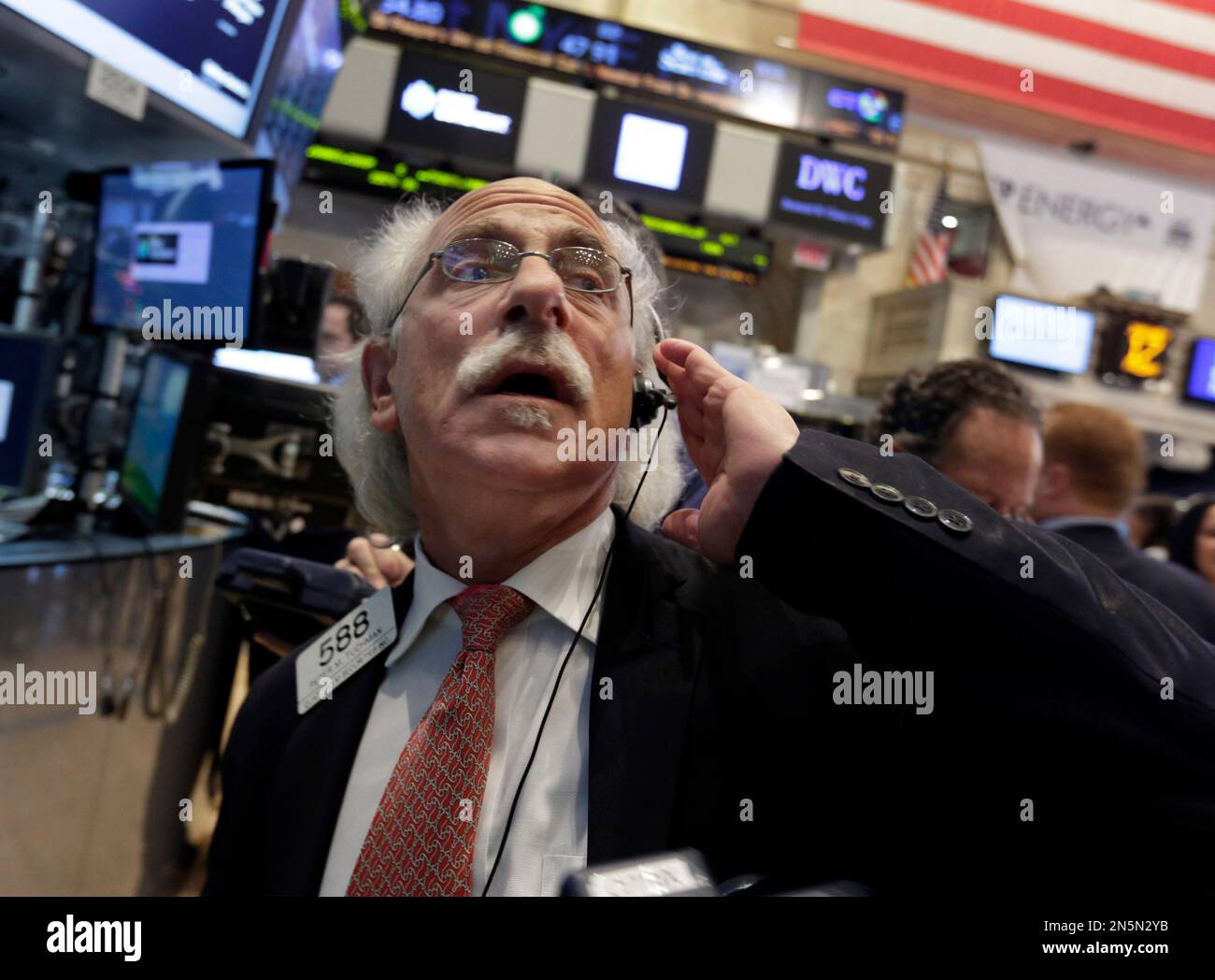 FILE - In this Friday, Jan. 17, 204, file photo, Trader Peter Tuchman ...