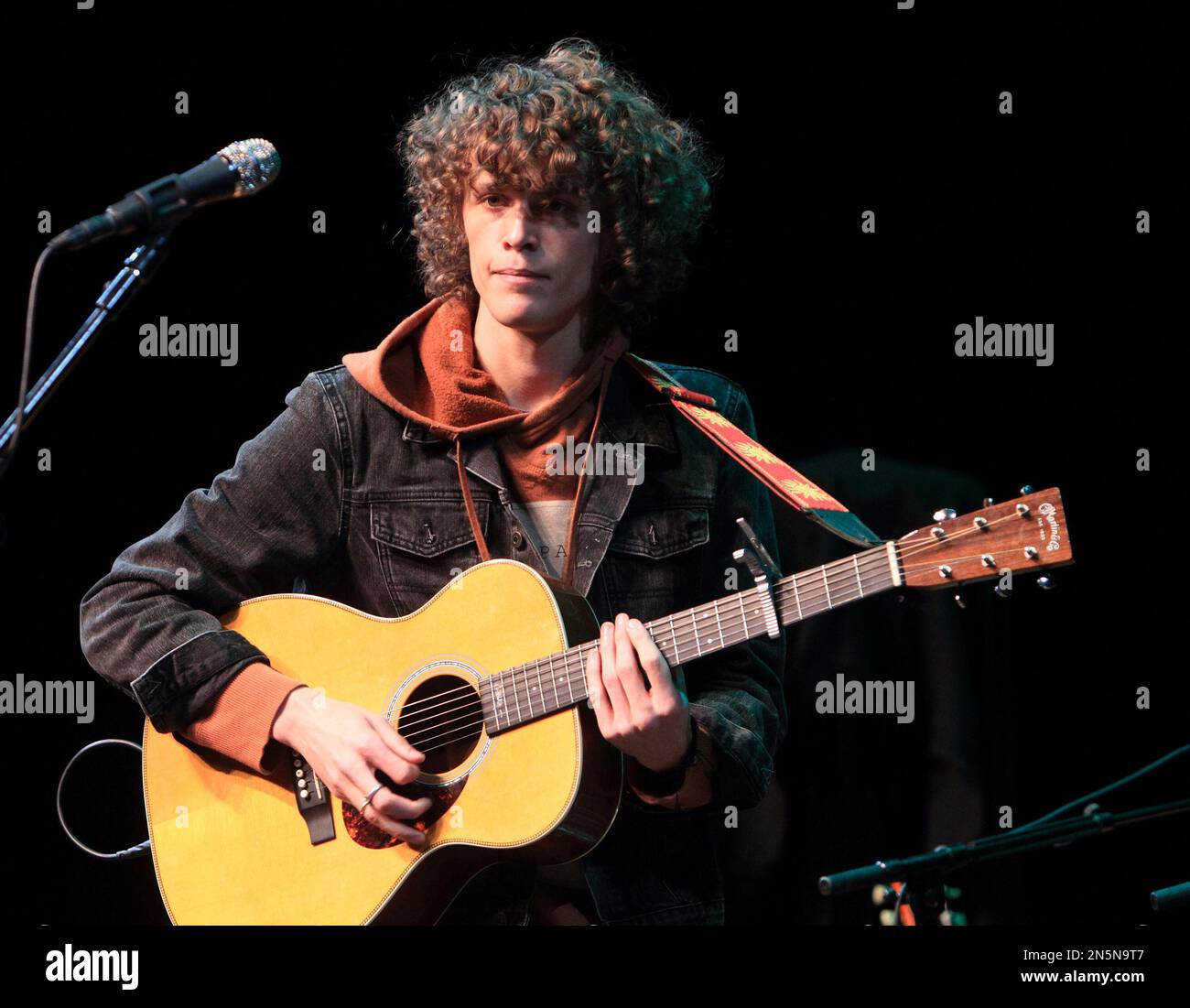 Singer songwriter Trevor Dahl performs in concert as Plug In Stereo at ...