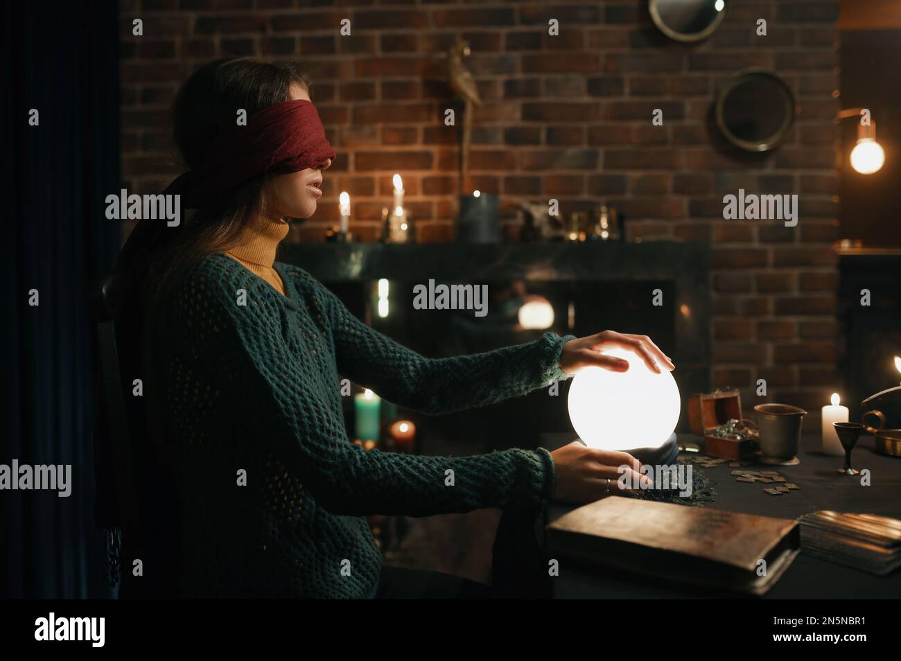 Blindfolding hi-res stock photography and images - Alamy