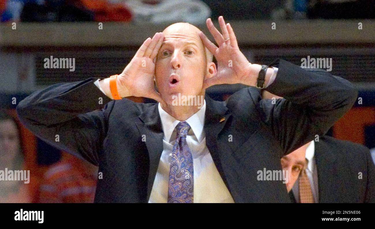 Illinois' John Groce during their NCAA college basketball game vs ...