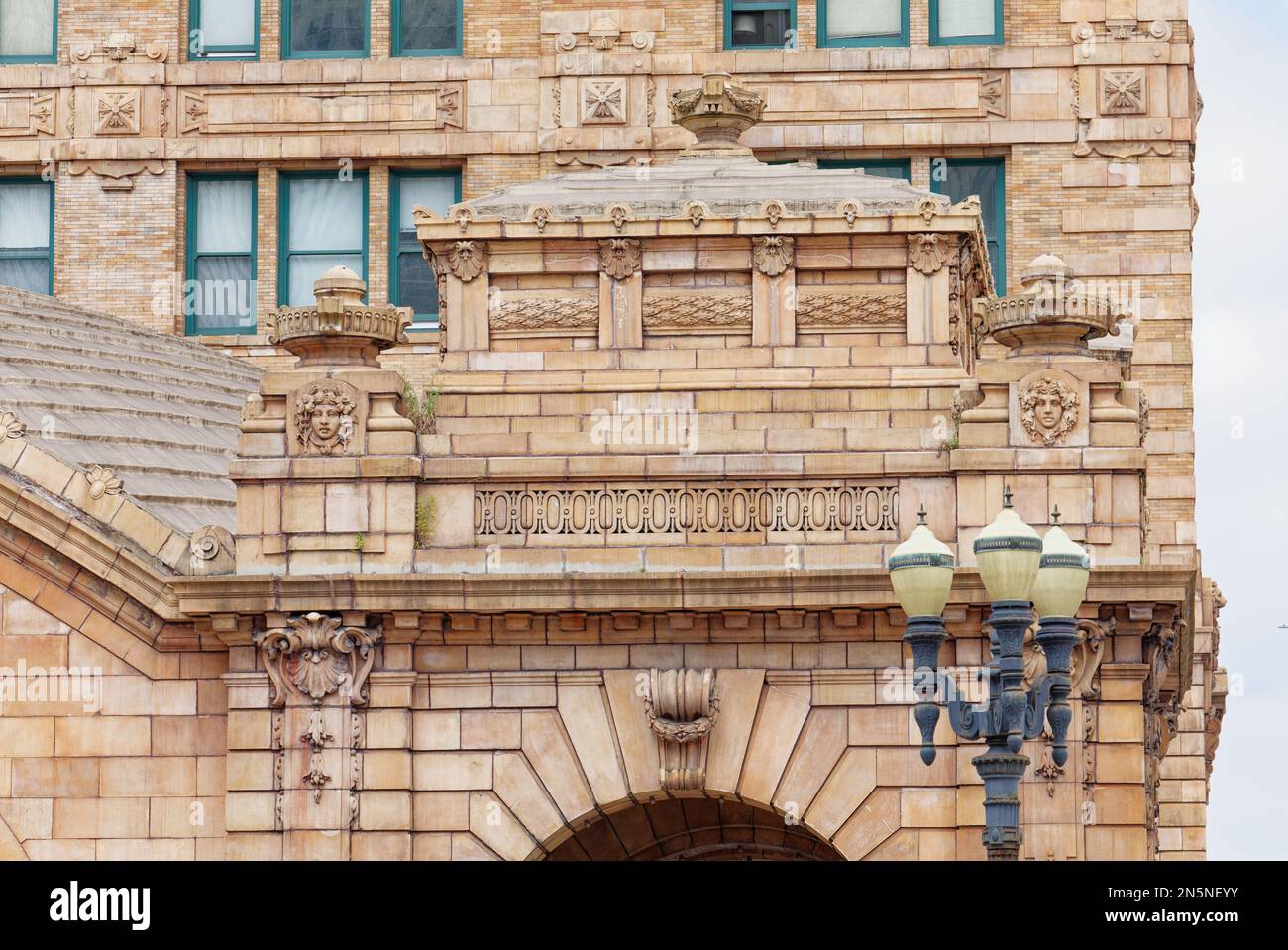 Pittsburgh Downtown: The Pennsylvanian’s Beaux Arts terra-cotta details ...