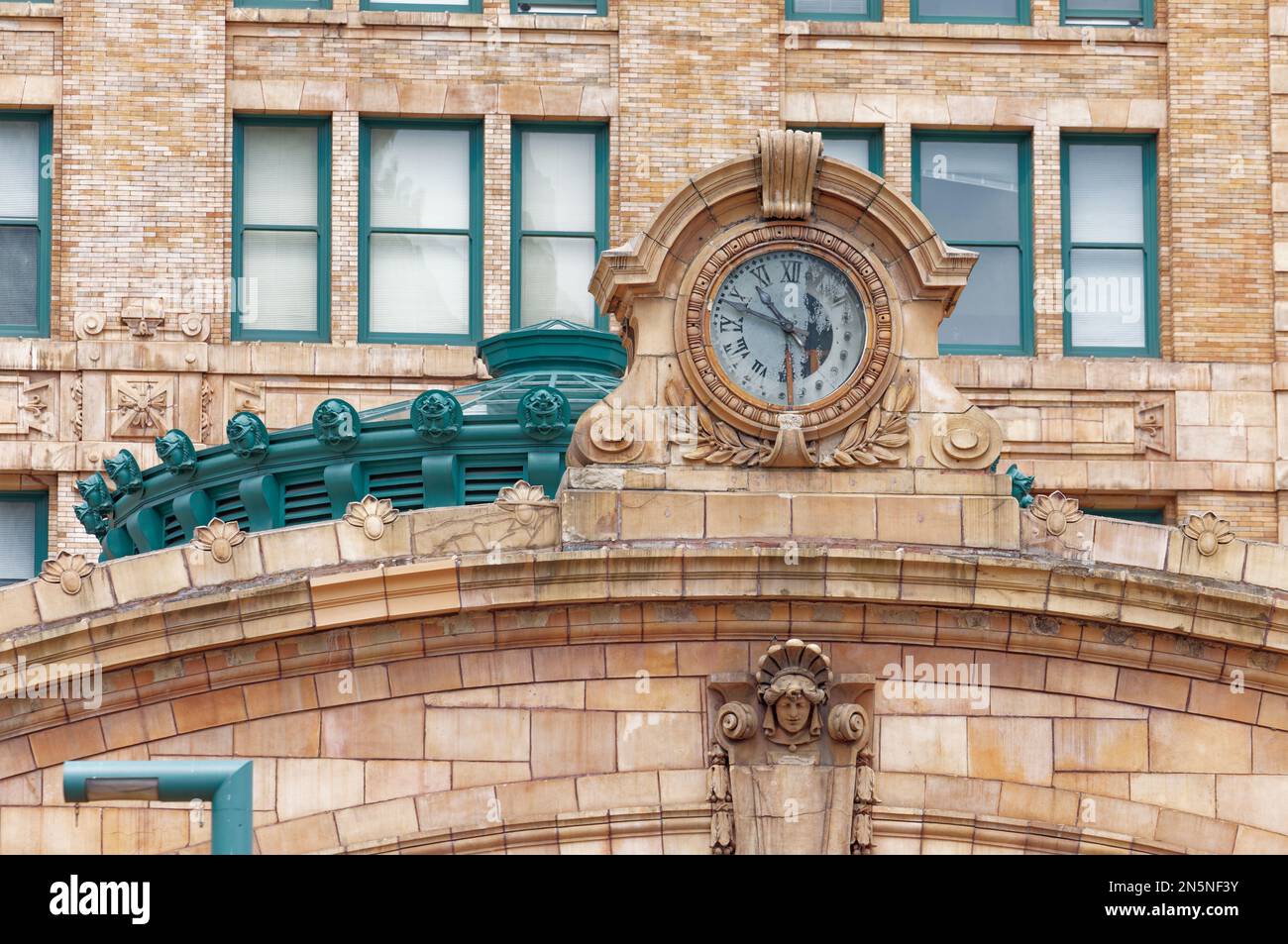 Pittsburgh Downtown: The Pennsylvanian’s Beaux Arts terra-cotta details ...