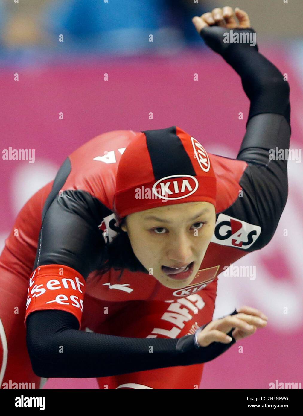 Zhang Hong of China skates in the women's 1,000-meter race of the World ...