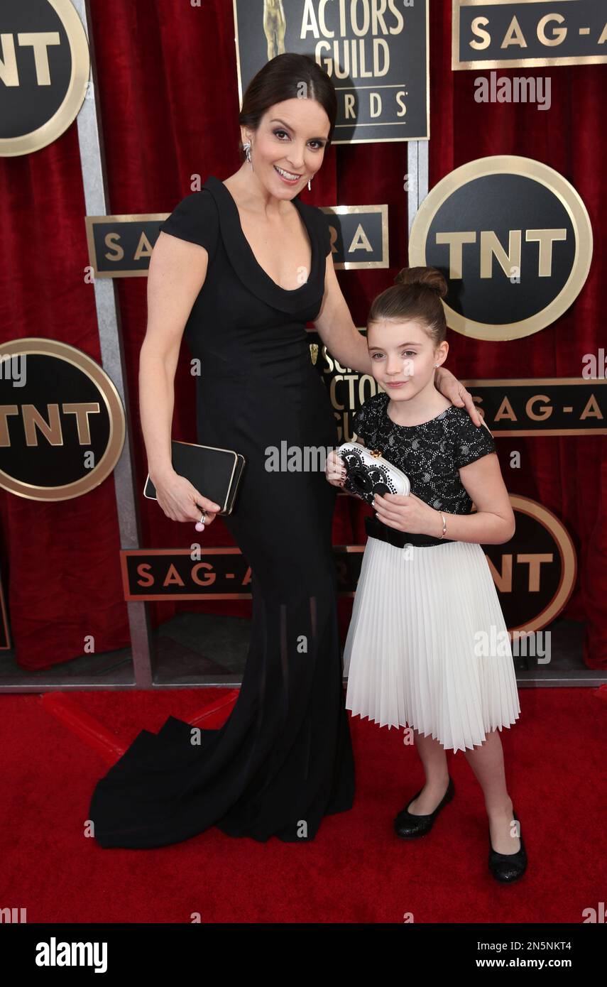 Tina Fey and her daughter Alice Zenobia Richmond arrive at the 20th ...