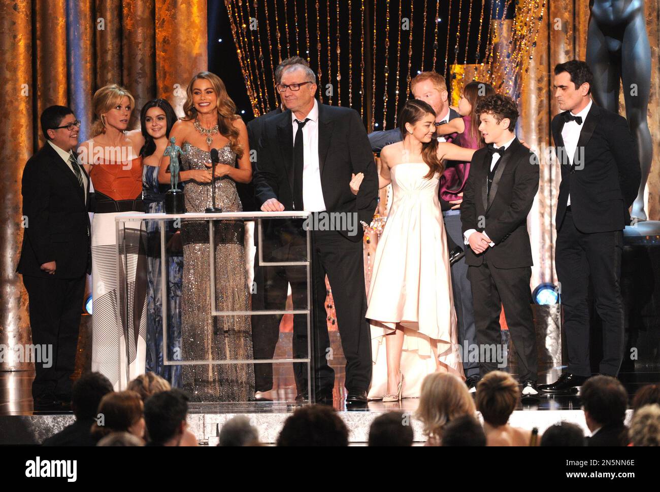 From left, Rico Rodriguez, Julie Bowen, Ariel Winter, Sofia Vergara, Ed ...