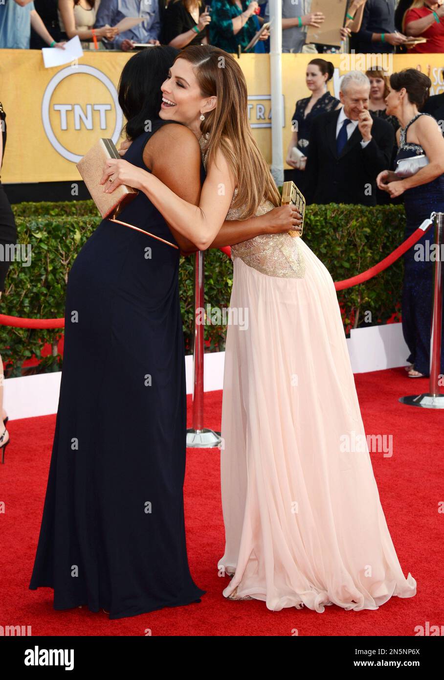 Mindy Kaling, left, and Maria Menounos arrive at the 20th annual Screen ...