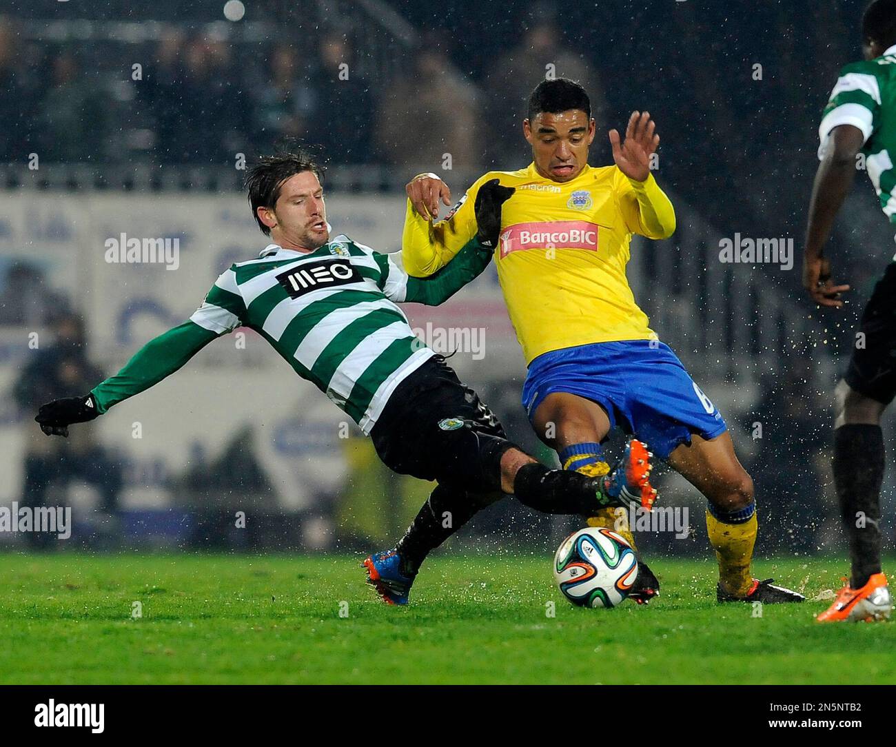 Sporting's Adrien Silva, left, challenges Arouca's William Soares, from ...