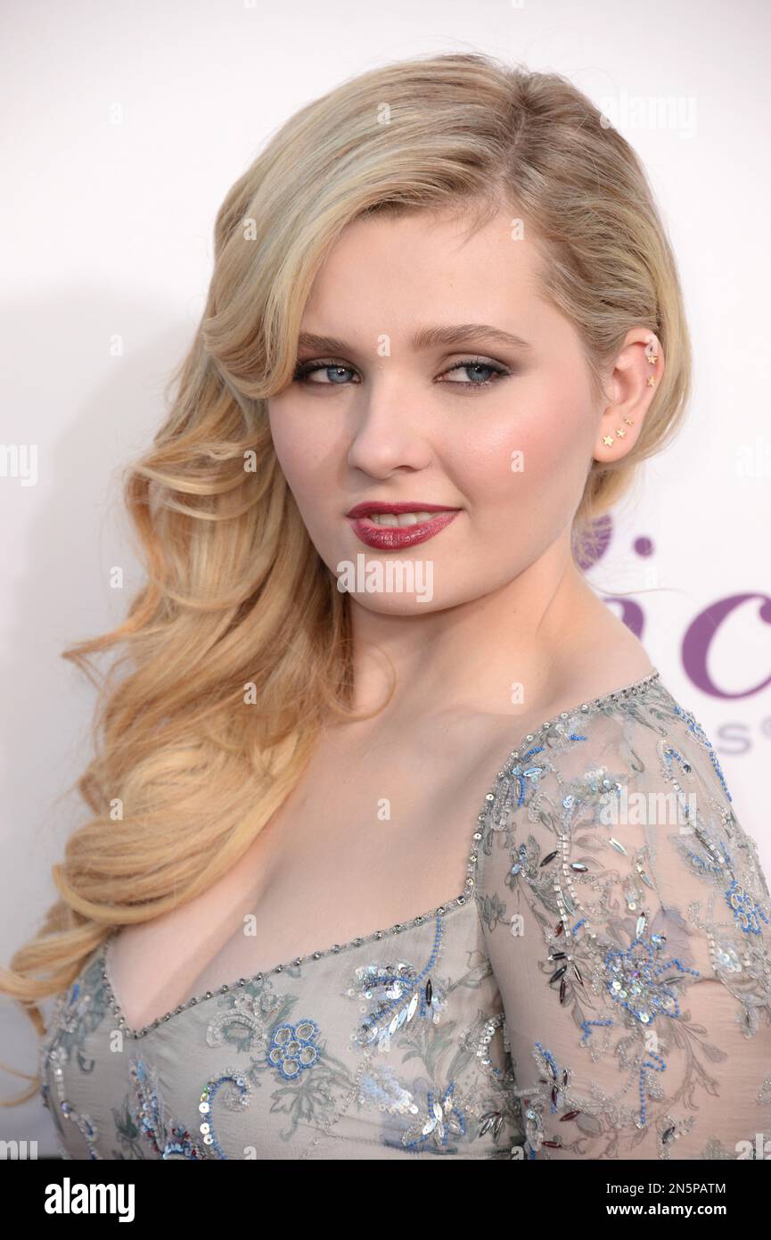 Abigail Breslin arrives at the 19th annual Critics' Choice Movie Awards at the Barker Hangar on ...