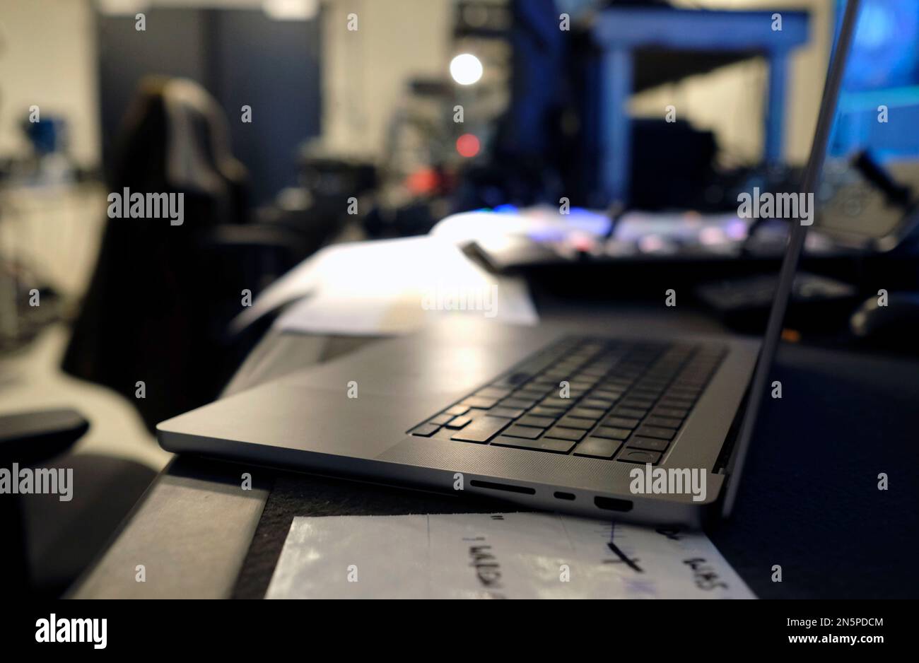 Backstage in the studio during a TV broadcast Stock Photo - Alamy