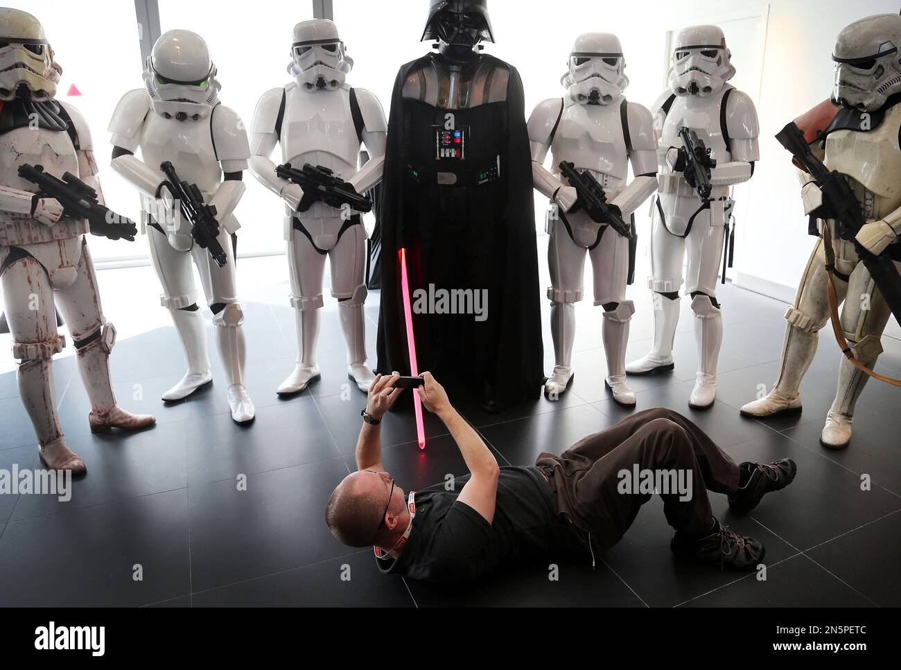 A member of the press photographs characters from the movie "Star Wars ...